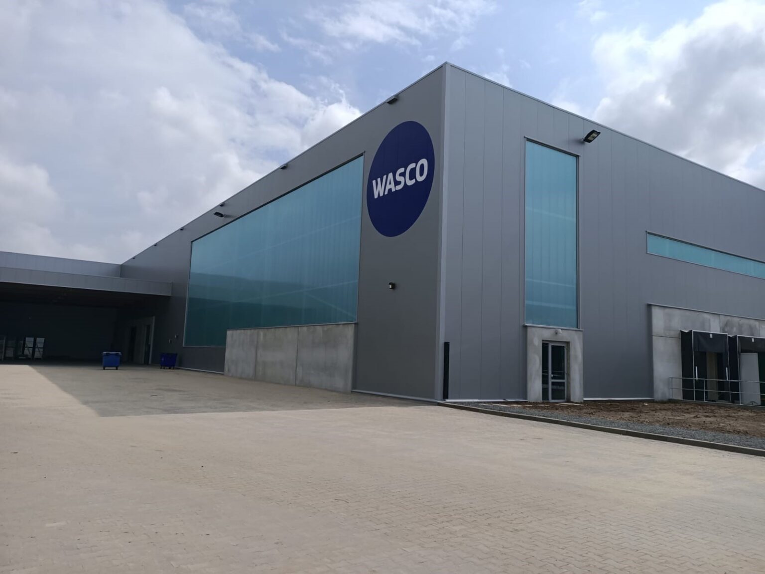 Vlag kan uit: uitbreiding van dc Wasco is voltooid • Warehouse Totaal